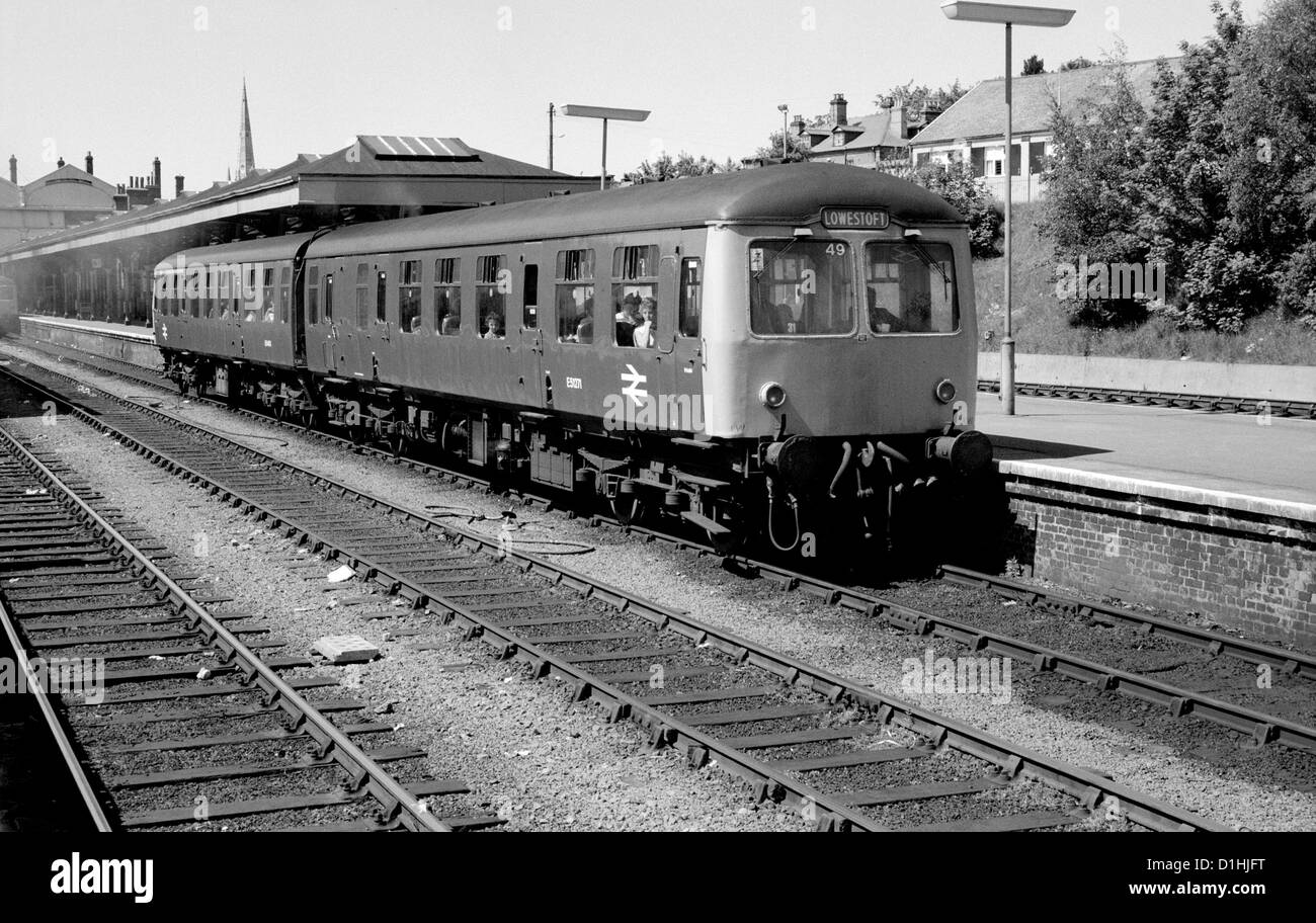 Train leaving Norwich station, Norfolk, England, UK. 1985 Stock Photo ...