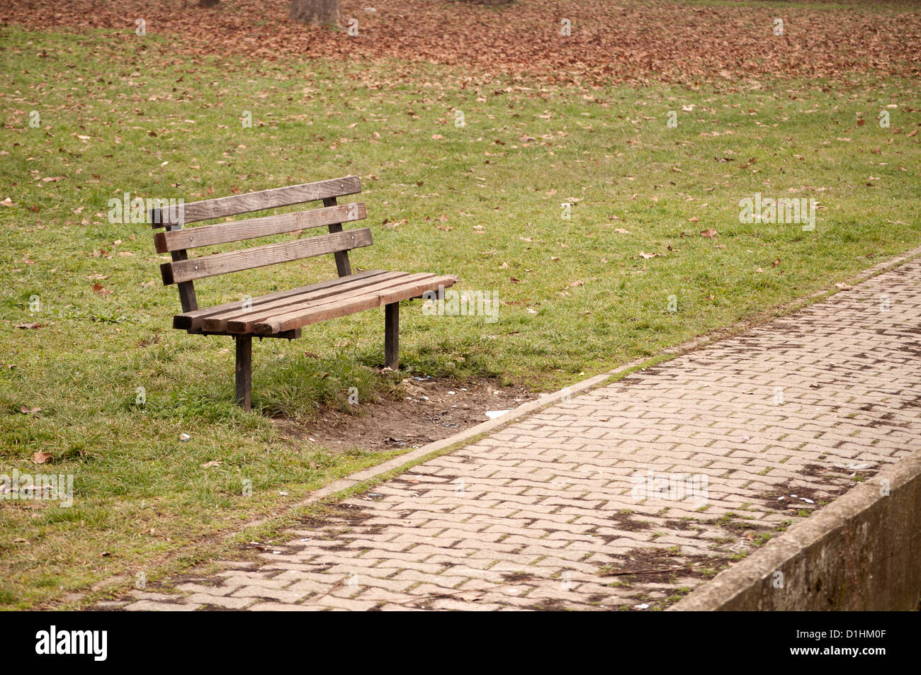 Simple bench hi-res stock photography and images - Alamy