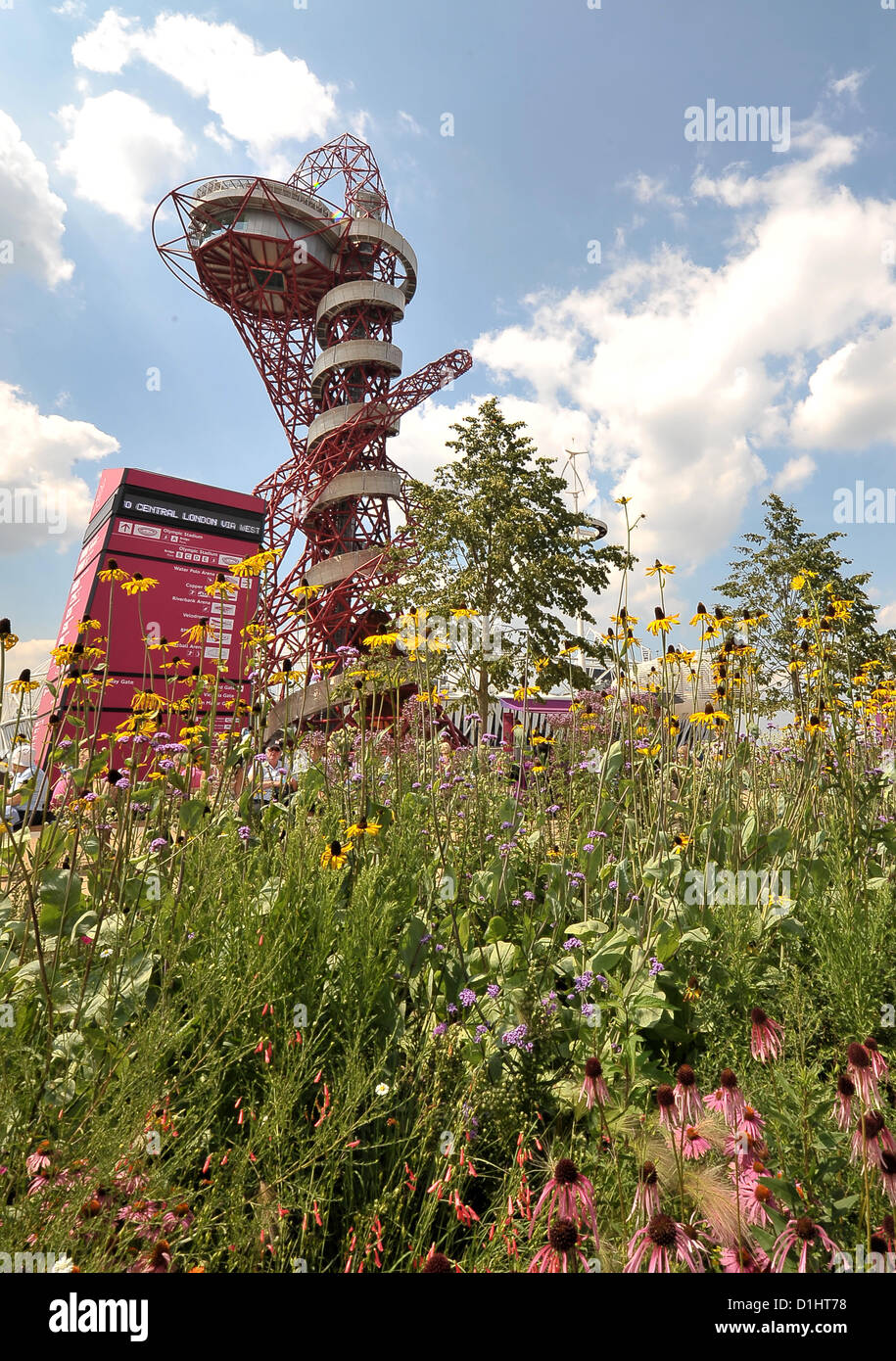 The mittal tower behind a meadow. Olympic Park Stock Photo - Alamy