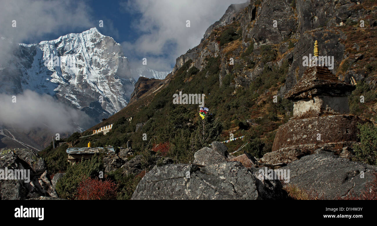 Stupa near Thame monastery, Namche, Solukhumbu District Stock Photo - Alamy