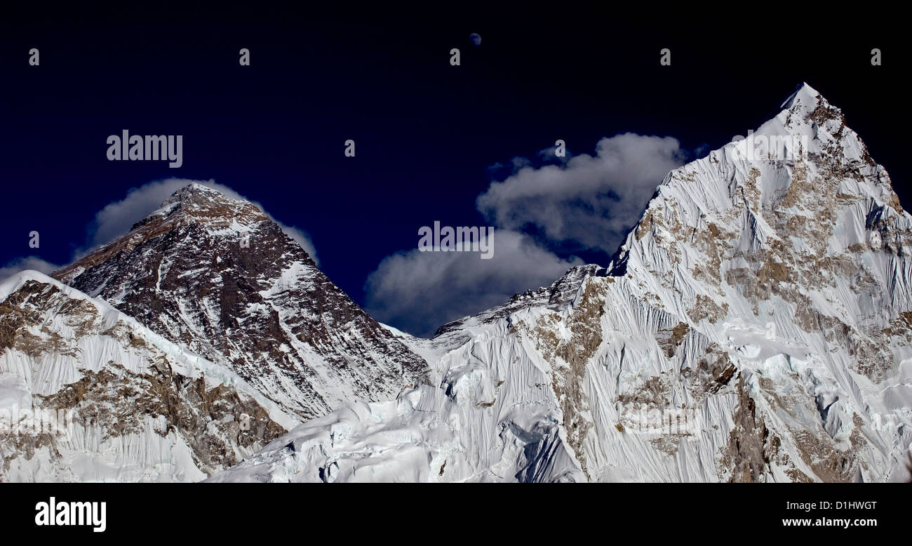 Sunset over everest mountain hi-res stock photography and images - Alamy