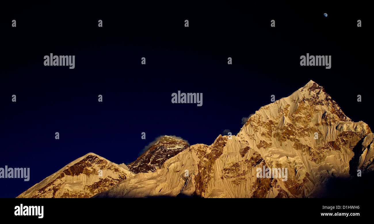 Sunset over everest mountain hi-res stock photography and images - Alamy