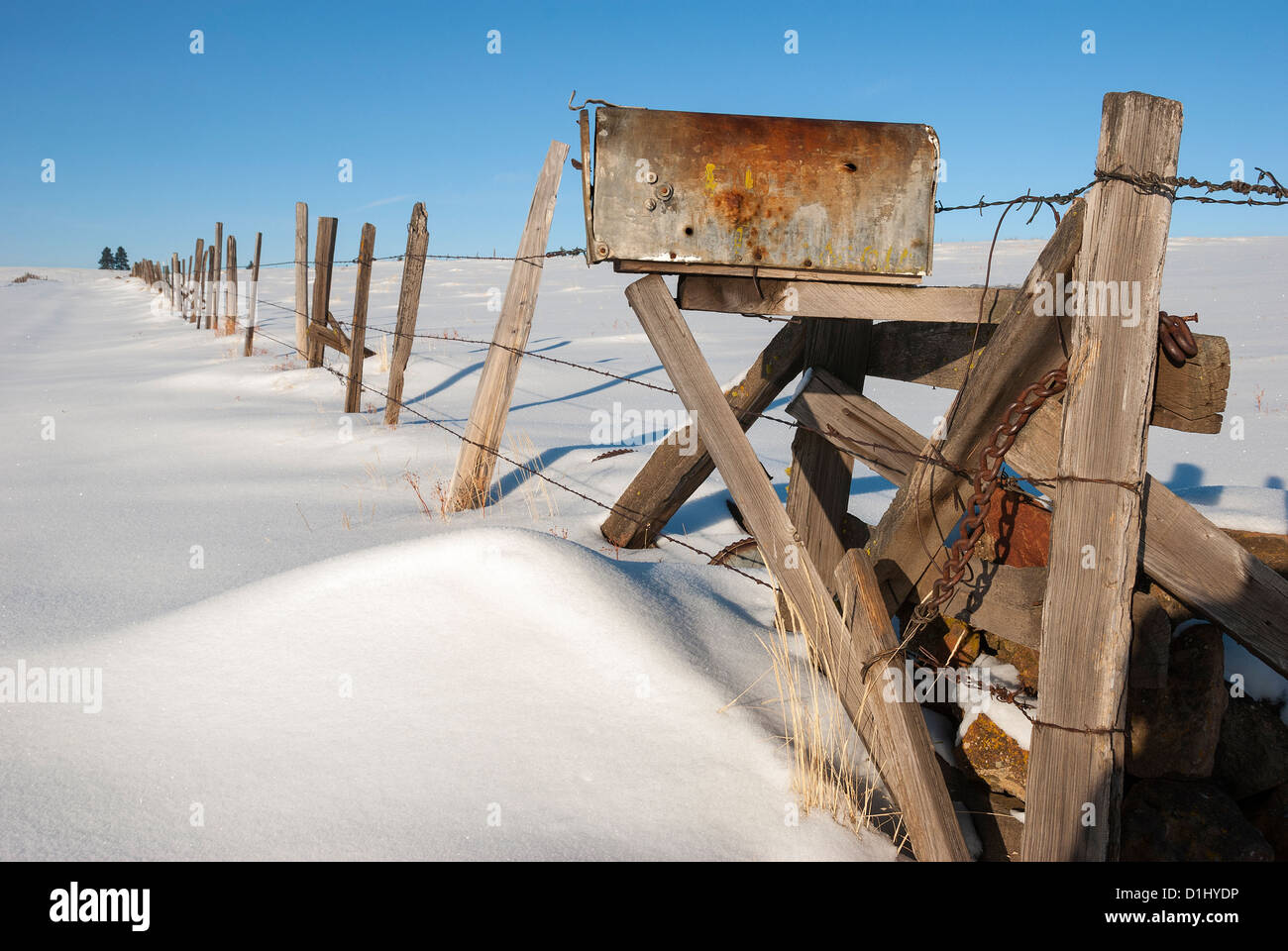 Mailbox in a snowy remote area in Northeast Oregon Stock Photo - Alamy