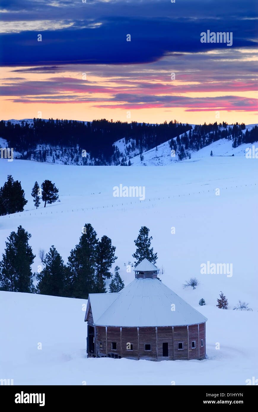 Round barn hi-res stock photography and images - Alamy