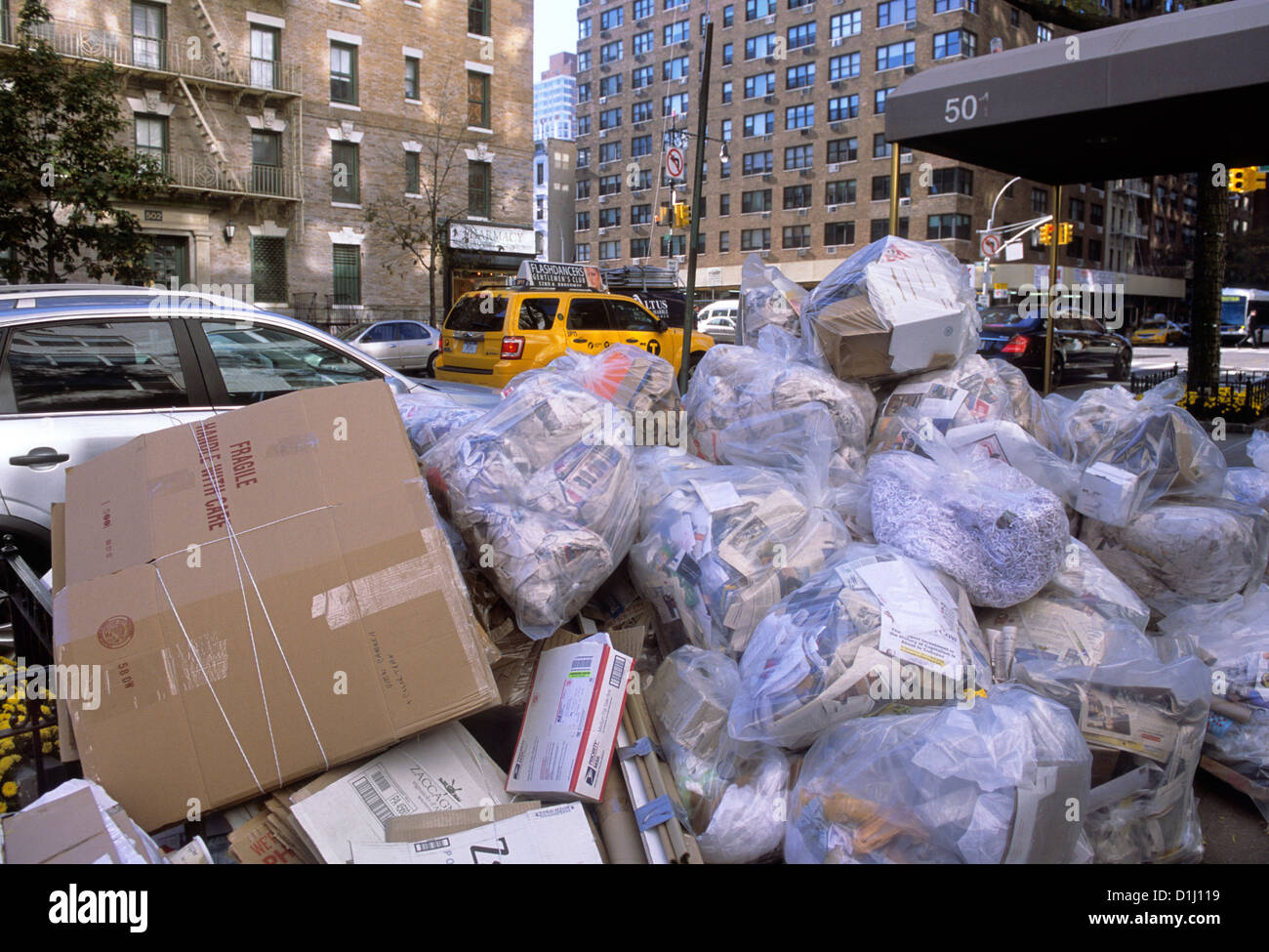 Garbage bags pile new york hi-res stock photography and images - Alamy