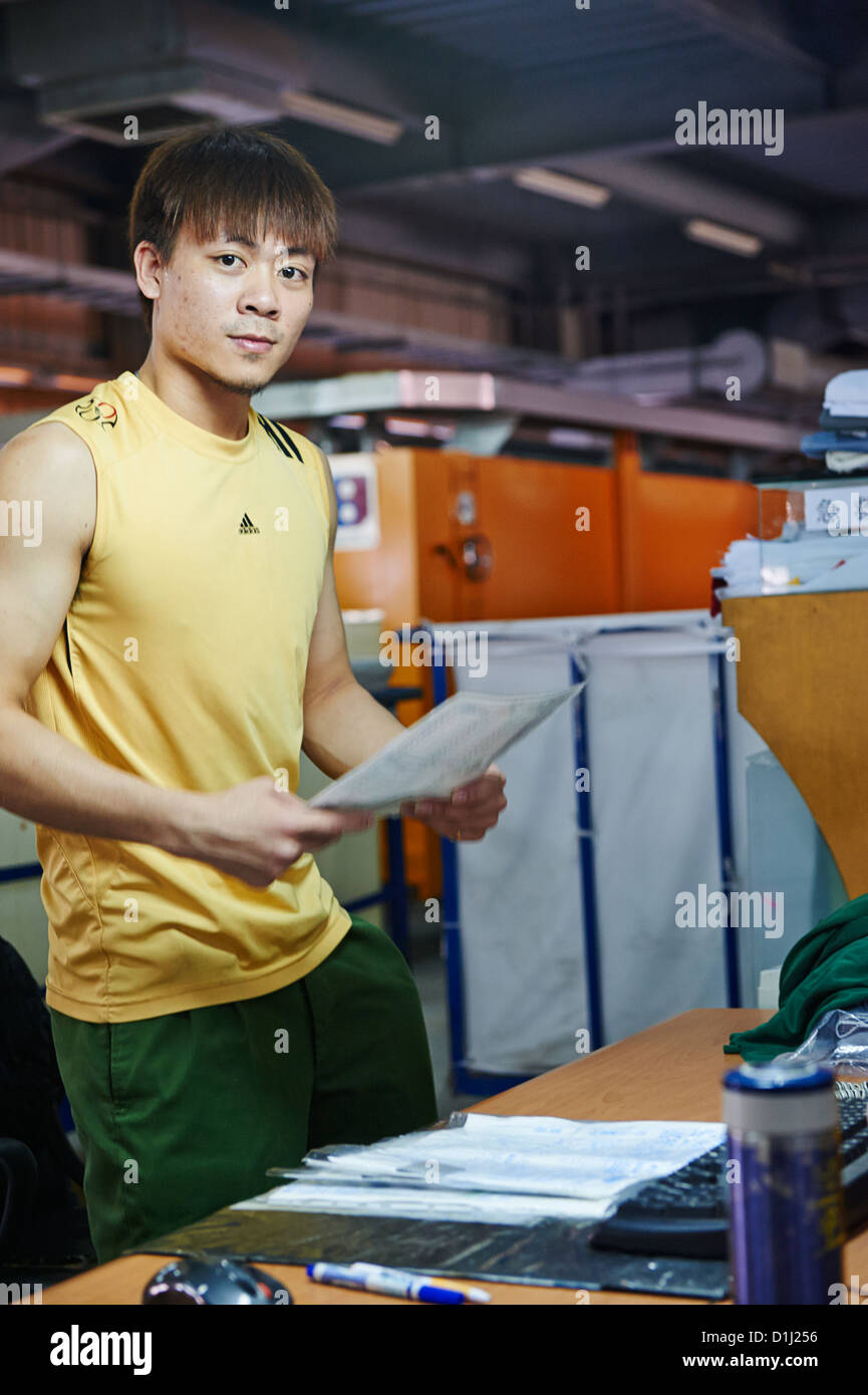 Enters data hi-res stock photography and images - Alamy