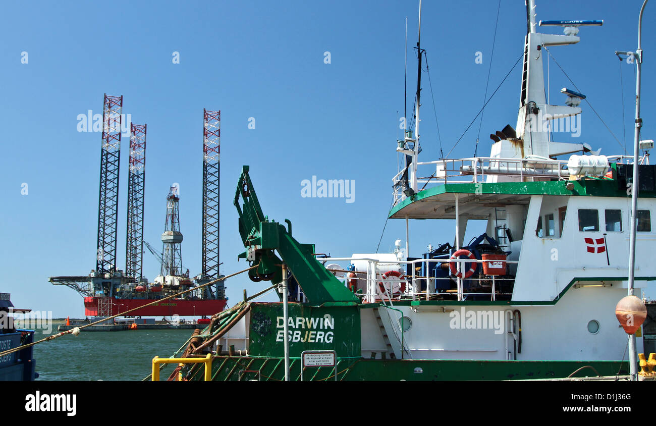 Offshore rigs hi-res stock photography and images - Alamy