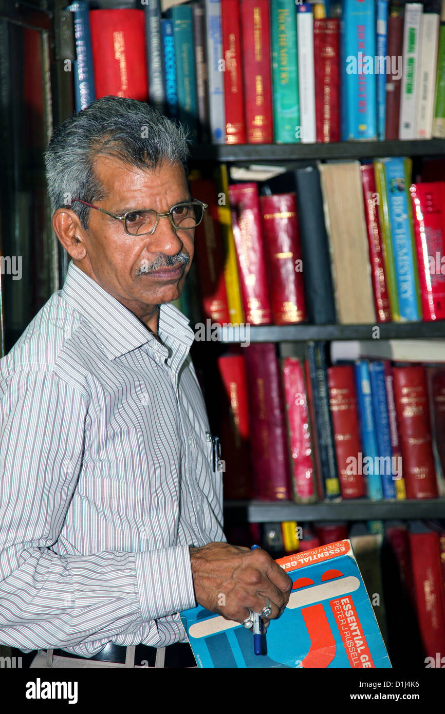 Librarian hi-res stock photography and images - Alamy