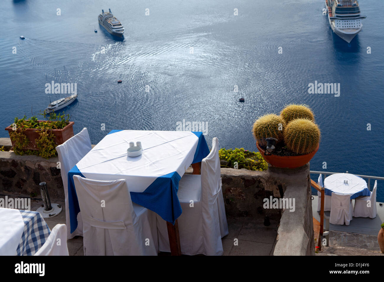 Cliff table hi-res stock photography and images - Alamy