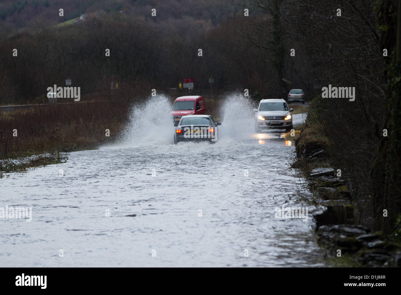 Flood warning road signs hi-res stock photography and images - Alamy