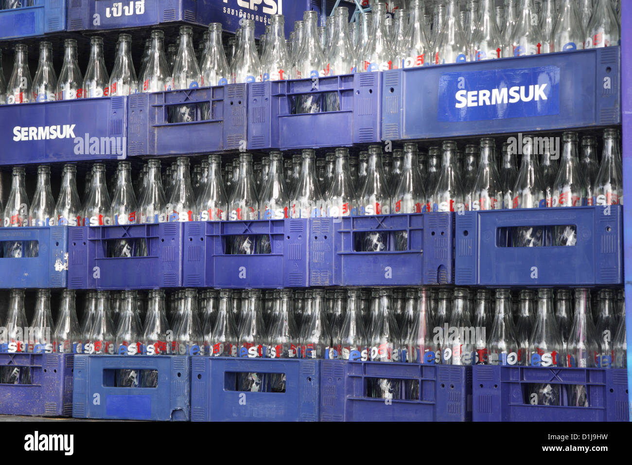 Est Cola drink crate Stock Photo - Alamy