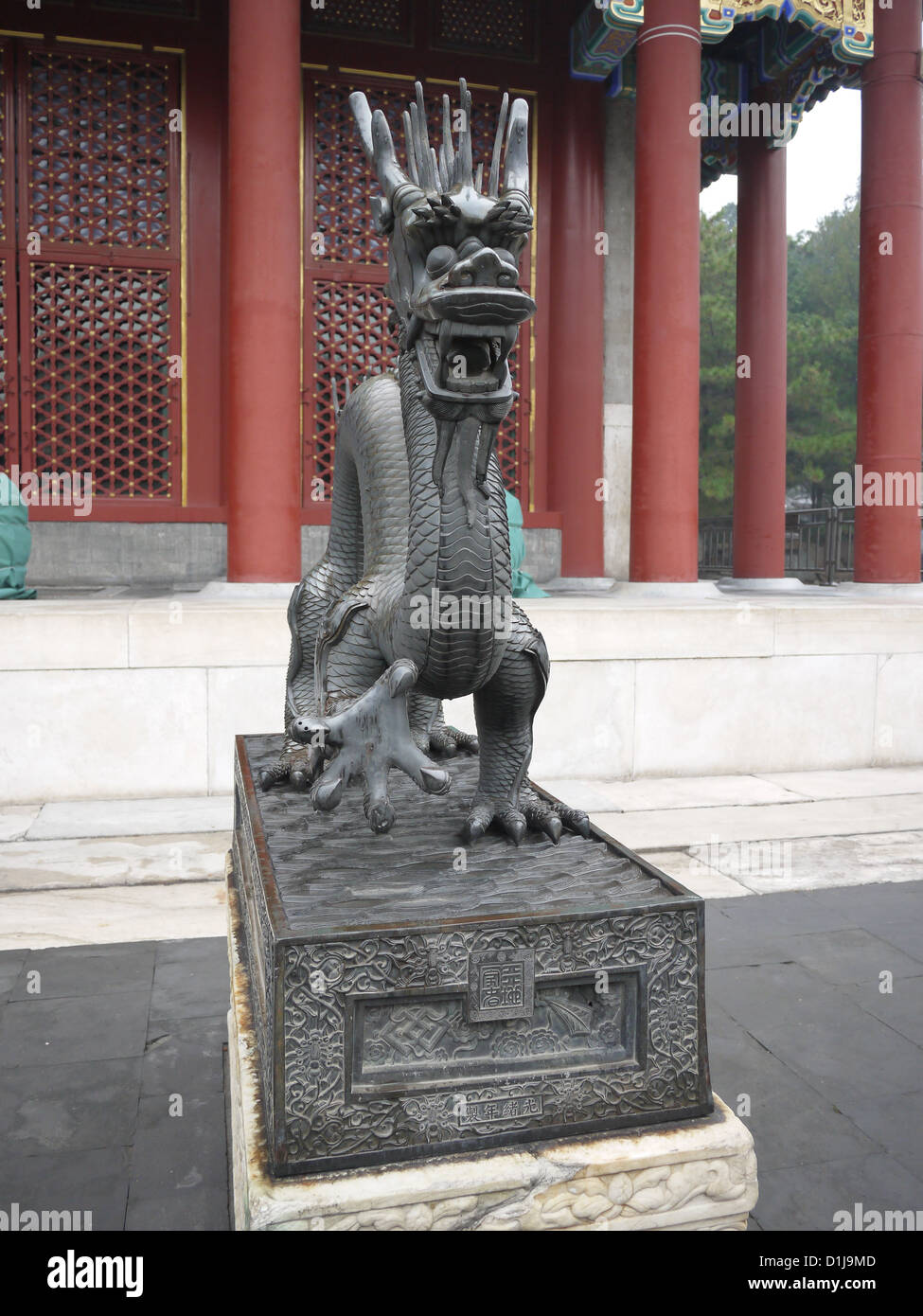 bronze chinese dragon statue Stock Photo - Alamy