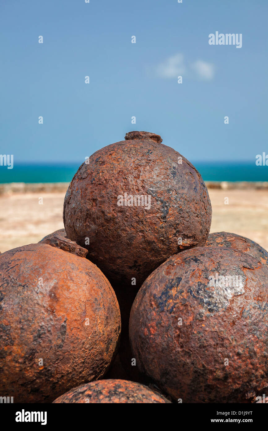 Cannonballs hi-res stock photography and images - Alamy