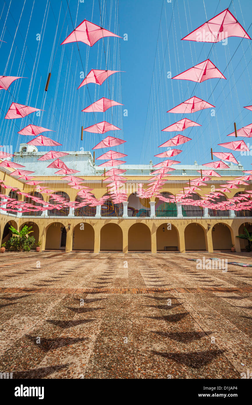 National gallery courtyard hi-res stock photography and images - Alamy