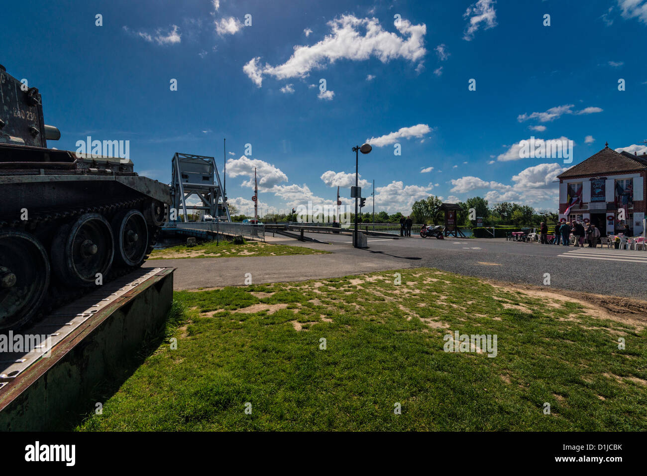 Normandy 1944 cromwell tank hi-res stock photography and images - Alamy