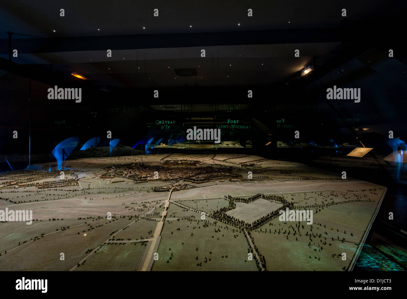 Military model museum paris hi-res stock photography and images - Alamy