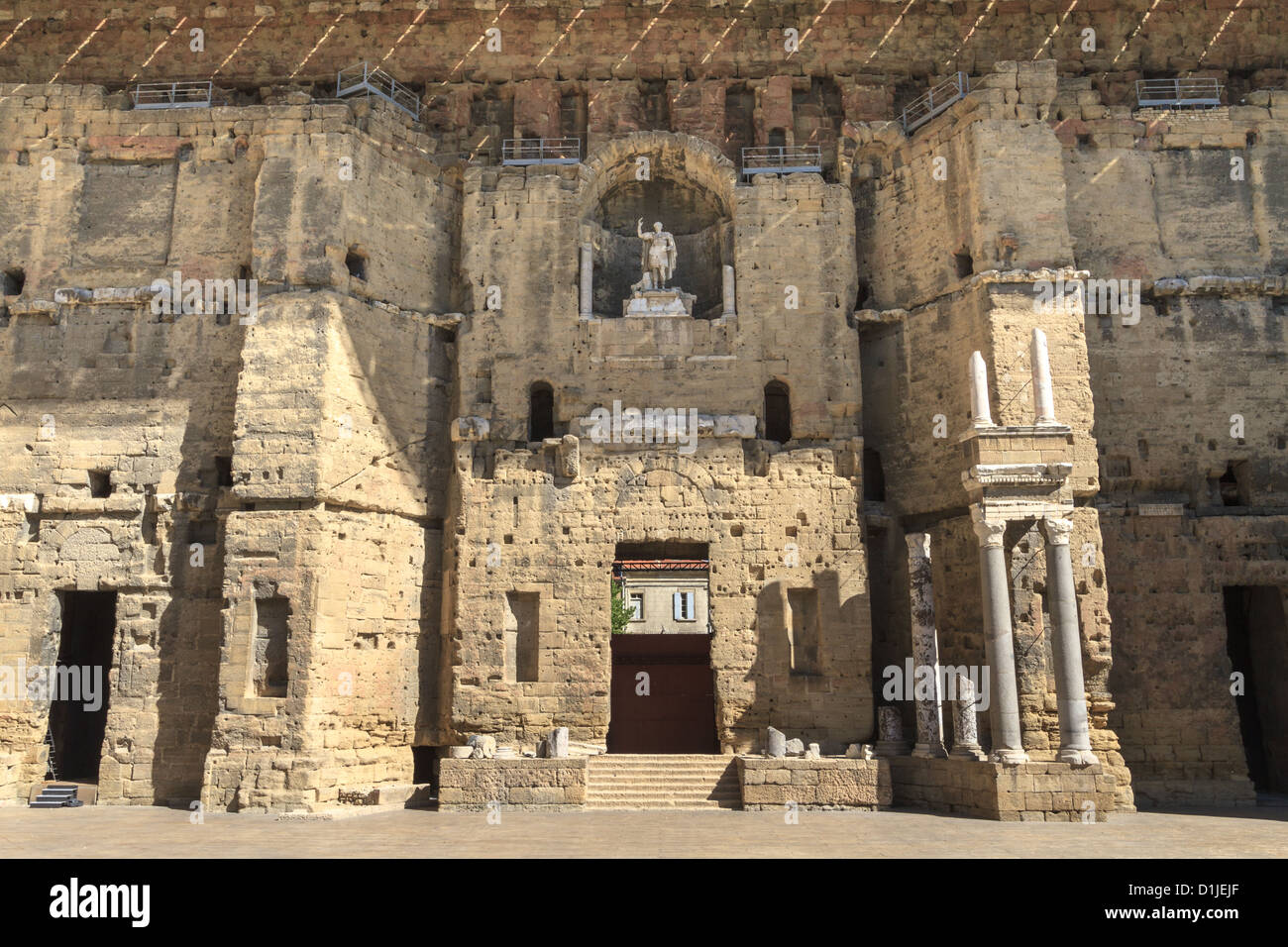 Roman architecture orange building hi-res stock photography and images ...