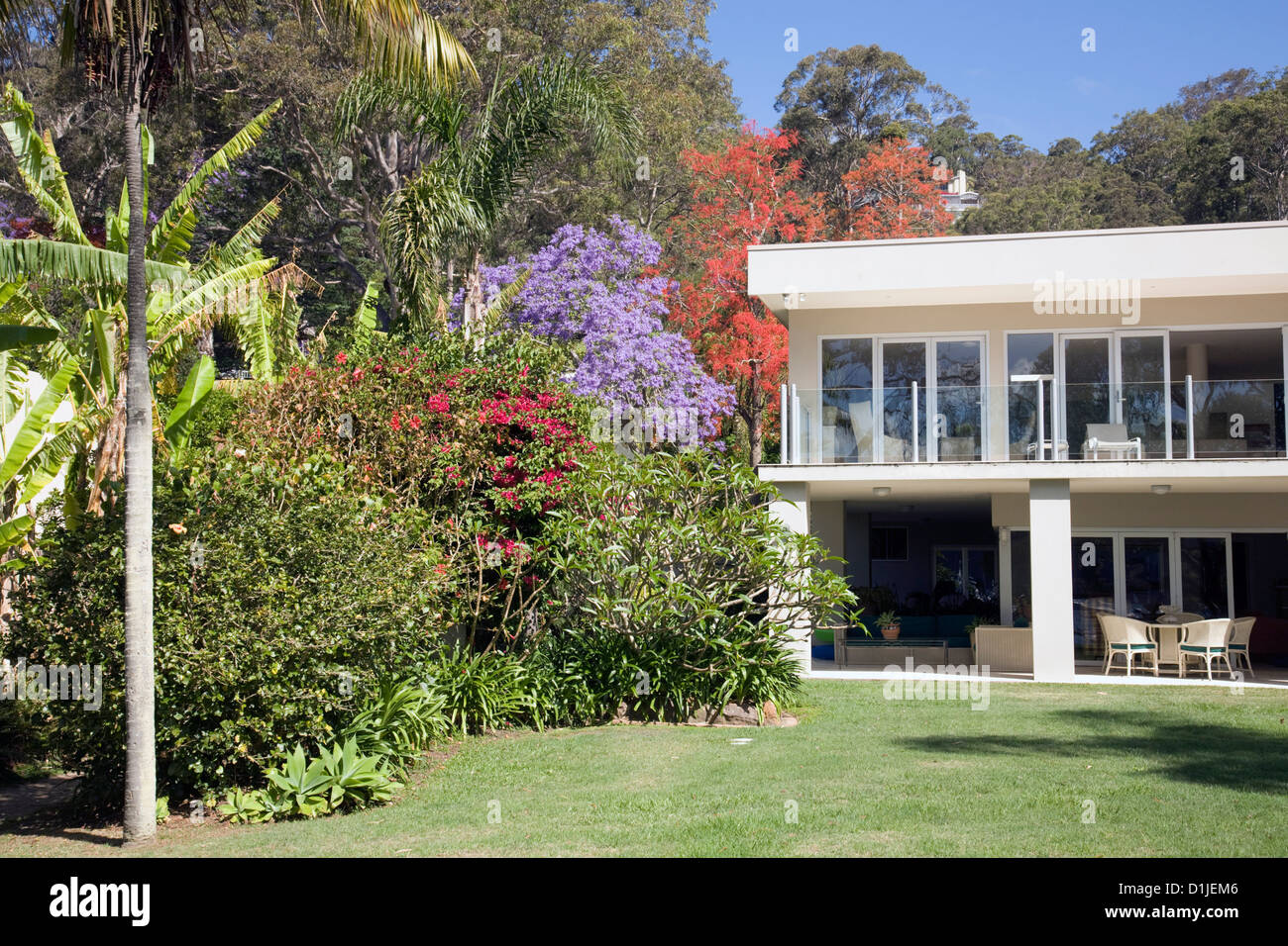 Two storey hi-res stock photography and images - Alamy