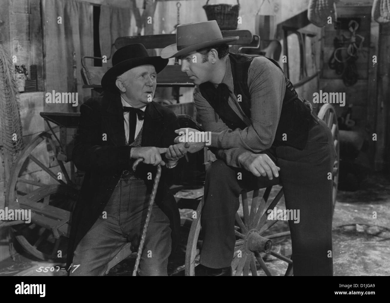 In Acht Und Bann At Gunpoint Szenenbild Stock Photo - Alamy
