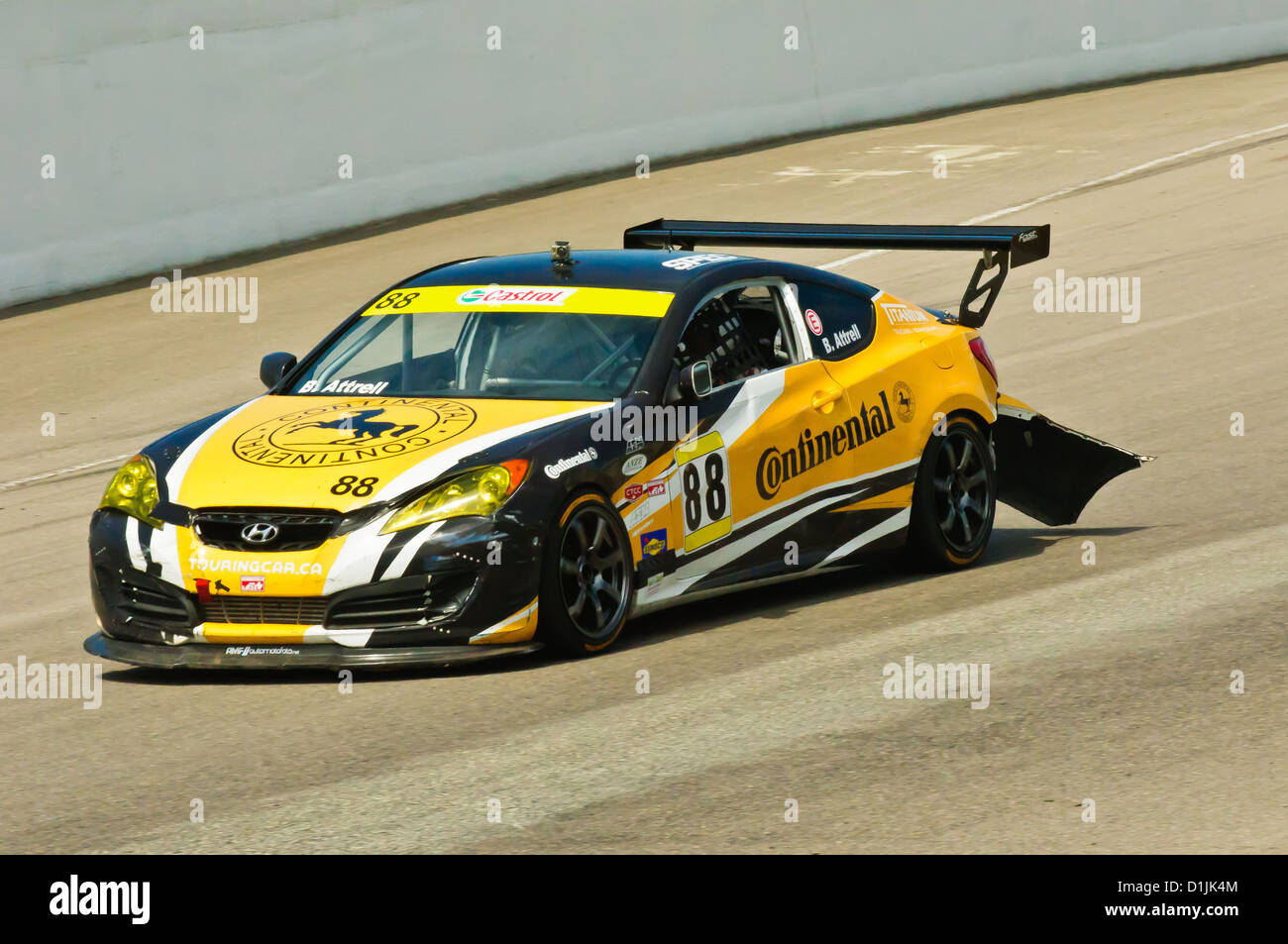 Cars enter turn 1 during the Canadian Touring Car Championship (CTCC ...