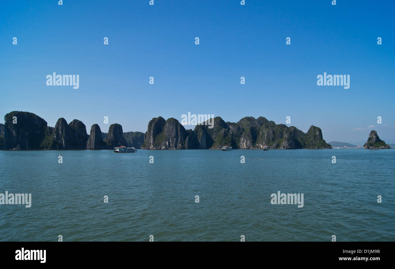 Hạ Long Bay North Vietnam UNESCO World Heritage Site monolithic islands ...