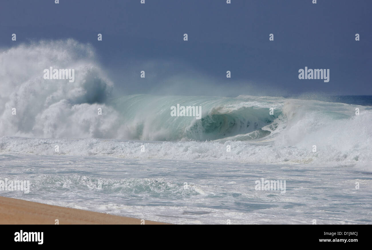 Huge Breaking Waves At Banzai Pipeline Oahu Hawaii Stock Photo - Alamy