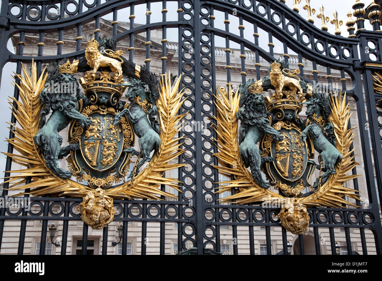 Symbols on the Gates of Buckingham Palace, London, England, UK Stock ...