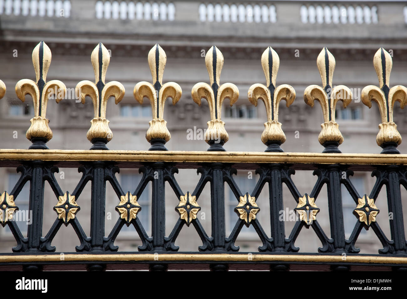 Railings of Buckingham Palace, London, England, UK Stock Photo - Alamy
