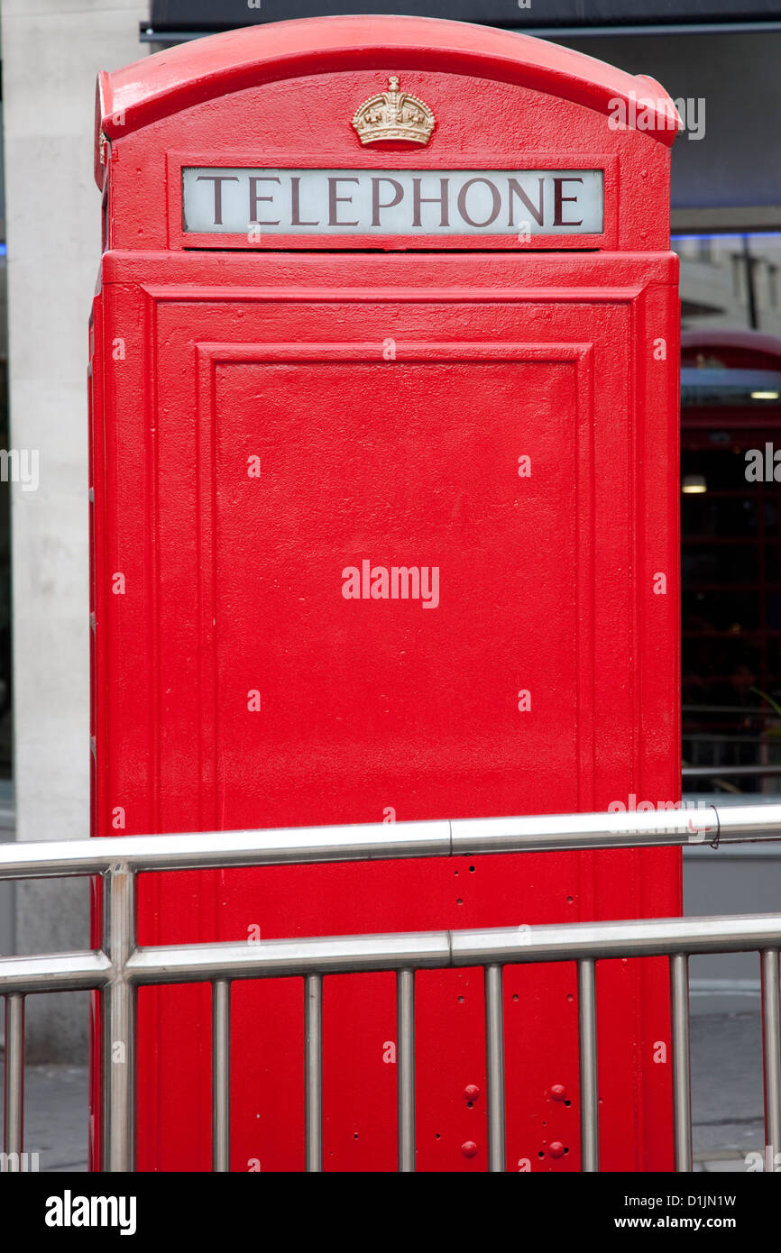 Traditional red telephone box london hi-res stock photography and ...
