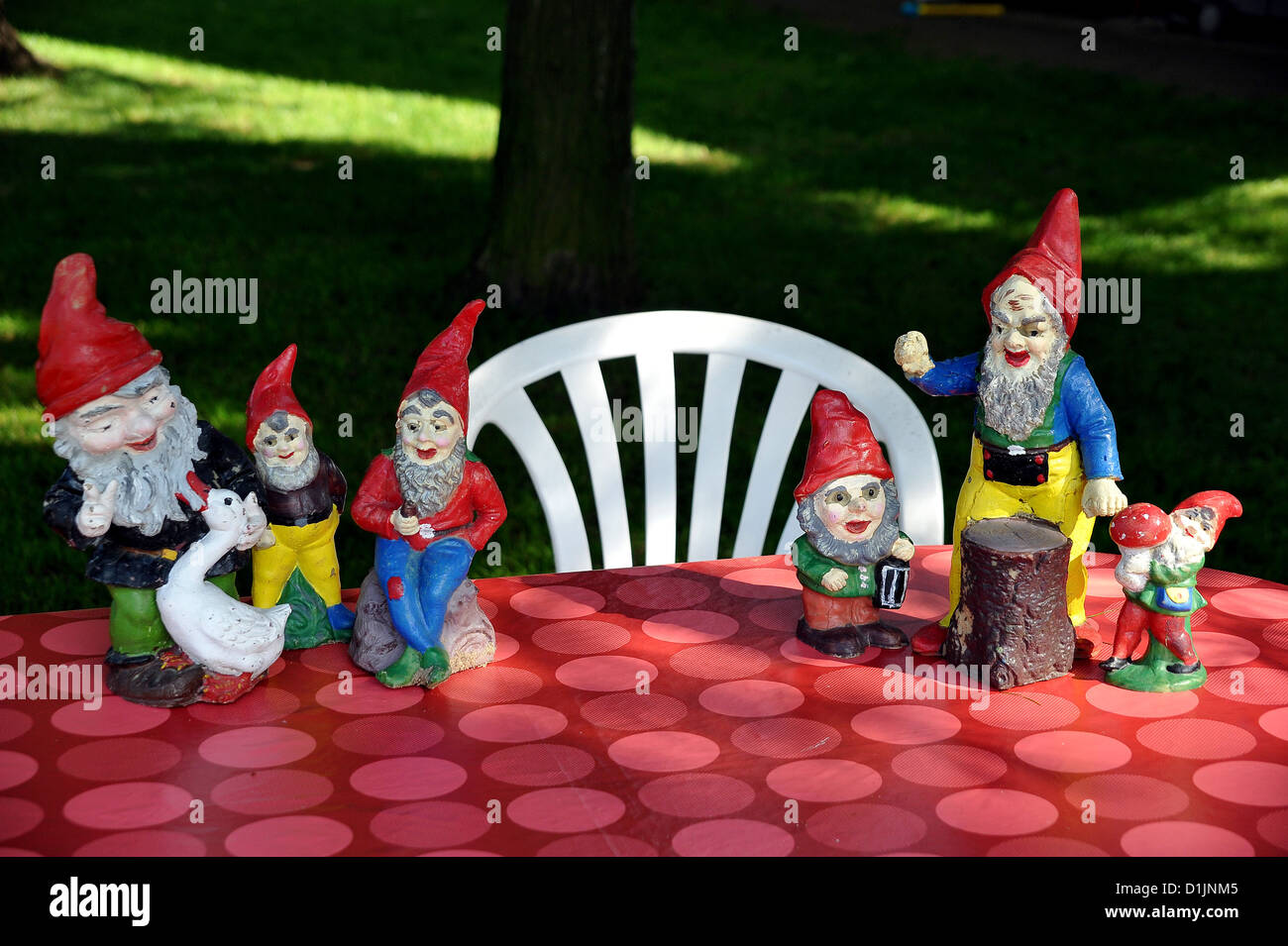 Garden gnomes hi-res stock photography and images - Alamy