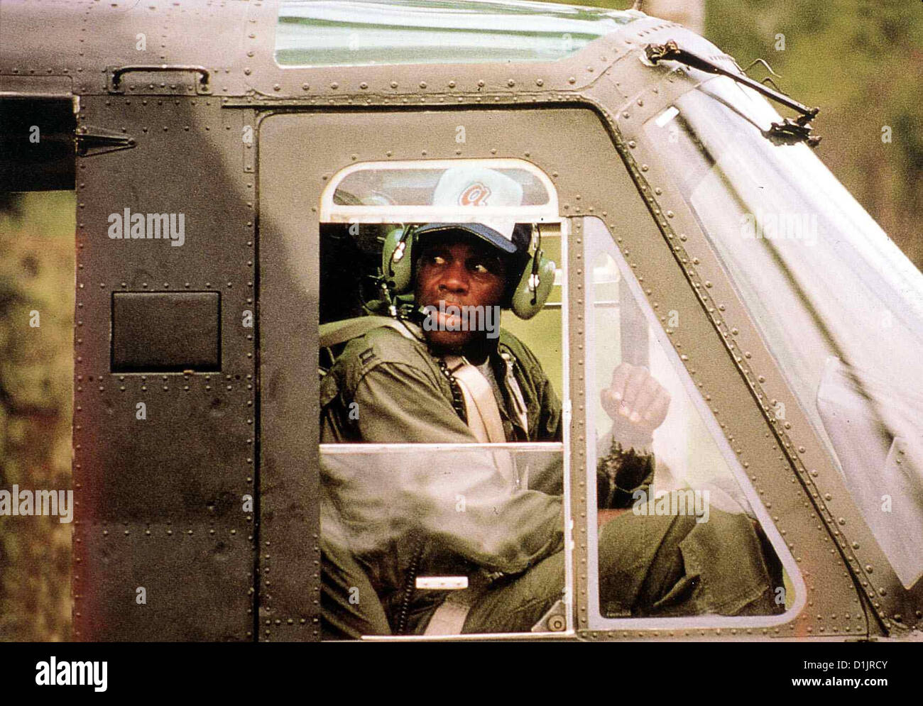 Bat 21 - Mitten Im Feuer Bat 21 Danny Glover Pilot Major Dennis Clark ...