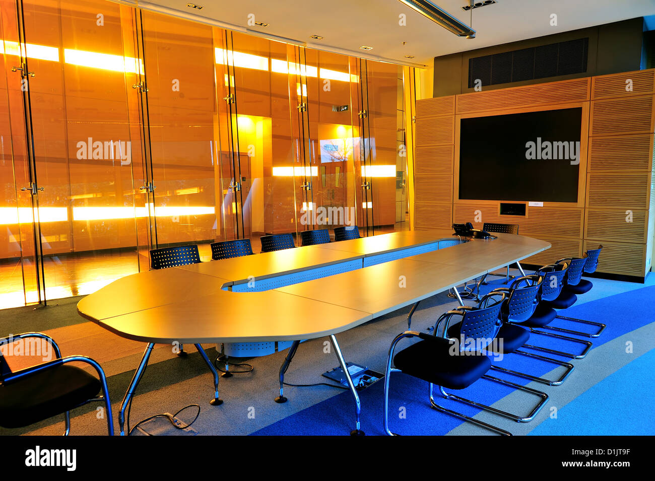 Empty office conference room, nobody in it Stock Photo - Alamy