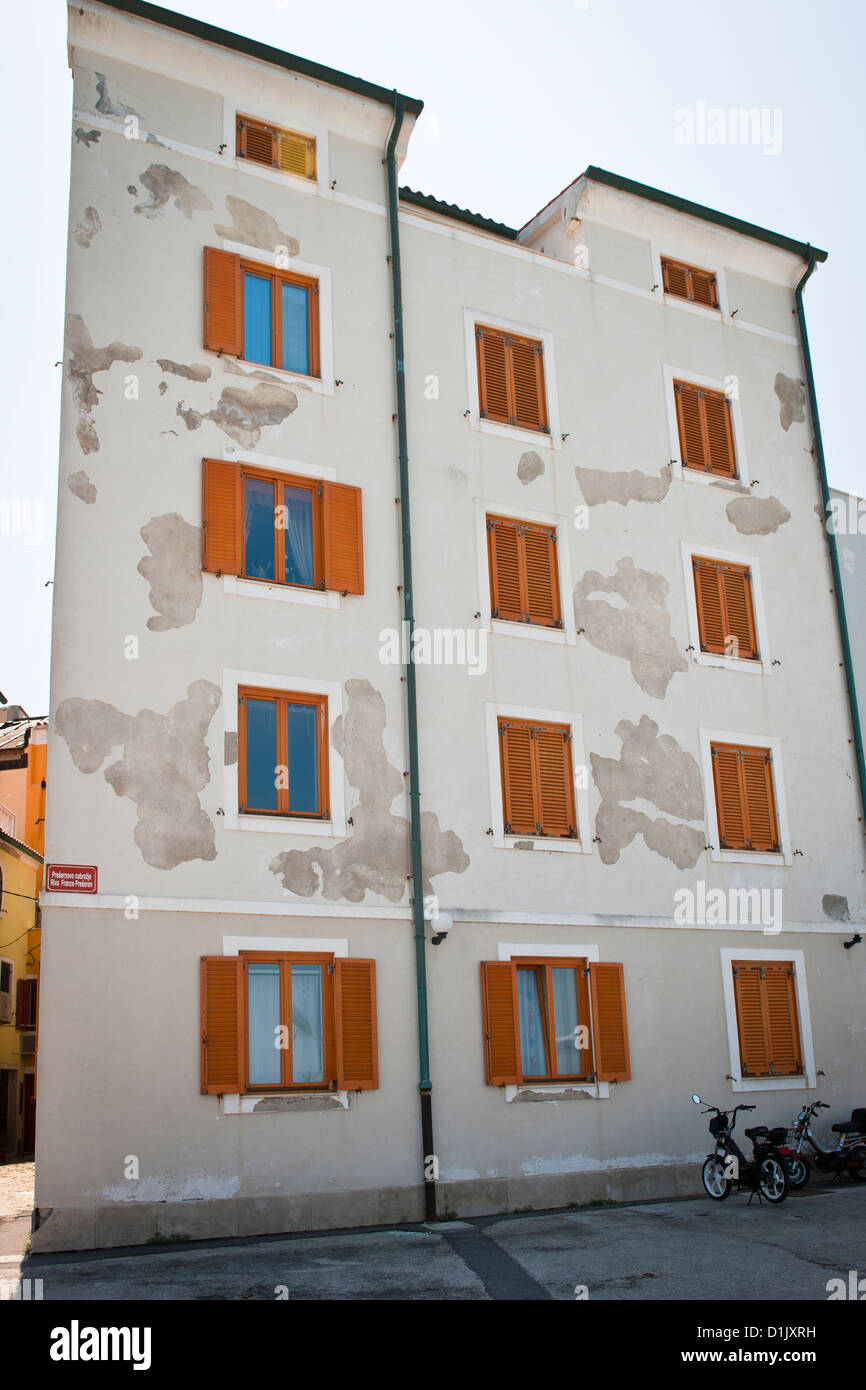Battered building hi-res stock photography and images - Alamy