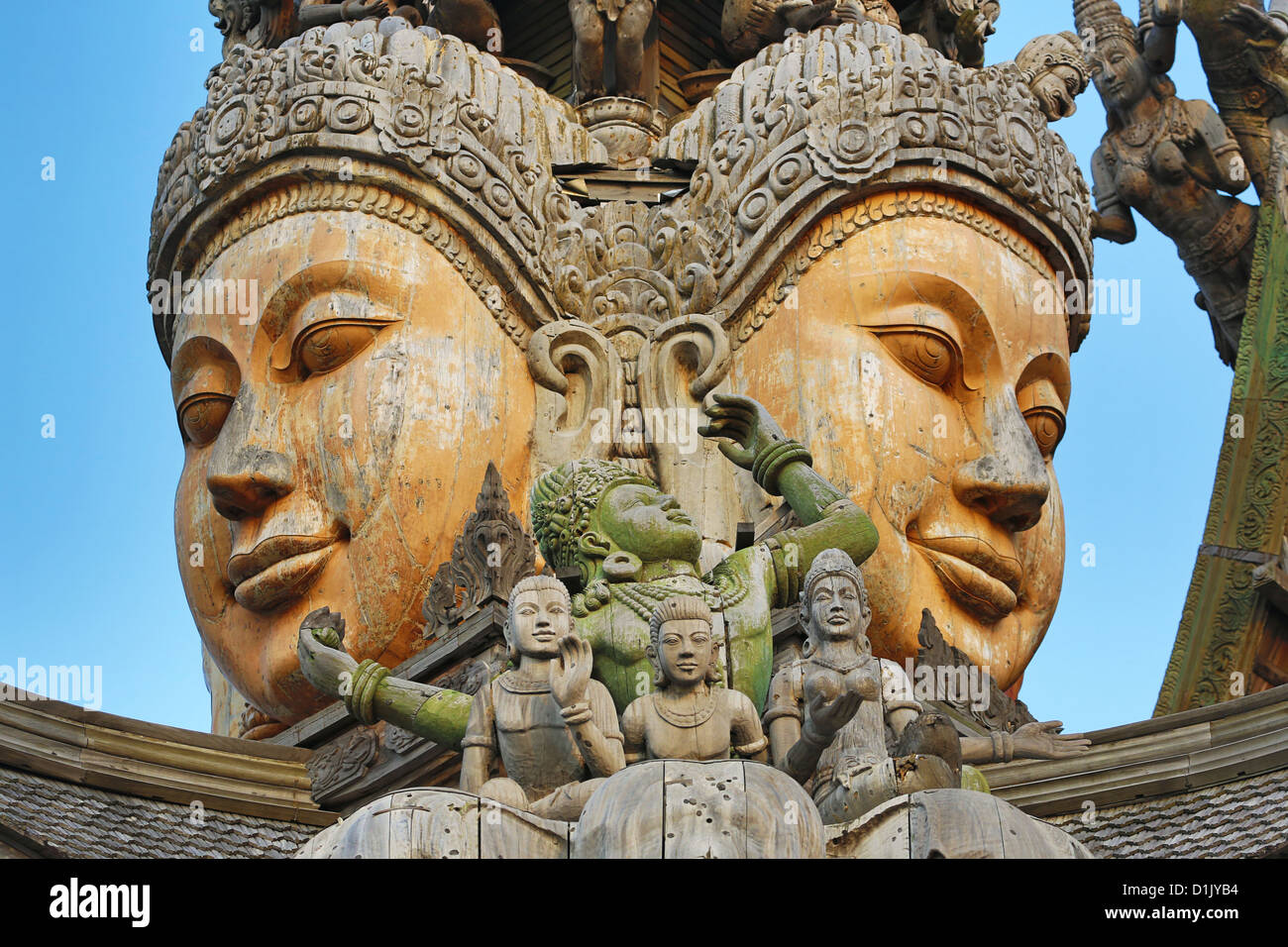 Wooden carving on the Sanctuary of Truth Temple, Prasat Sut Ja-Tum ...