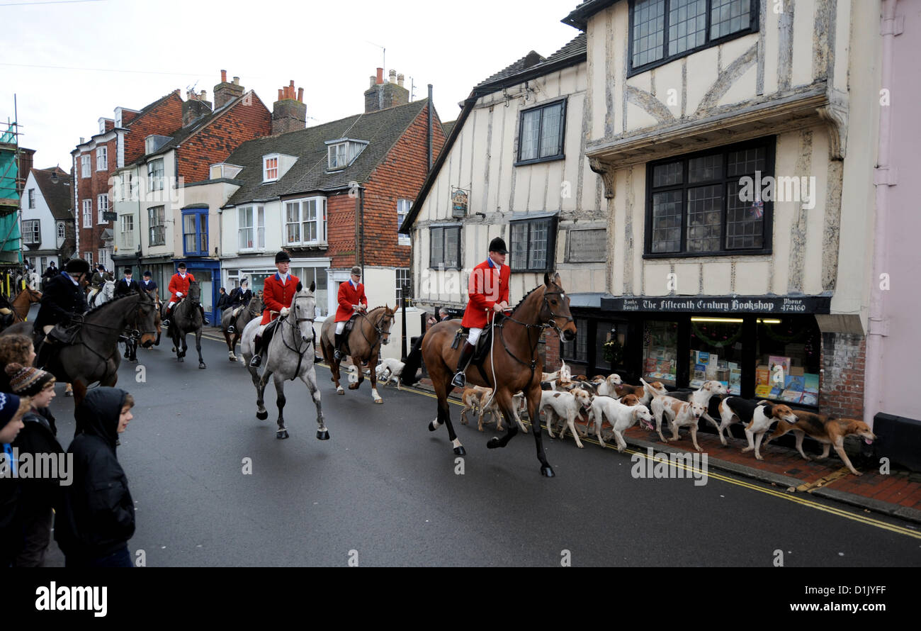 Hundreds of people turned out to see the traditional Boxing Day hunt in ...
