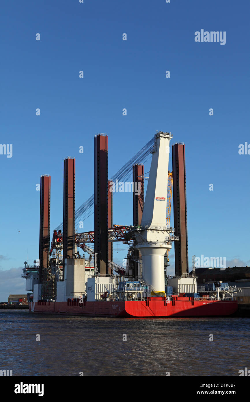 The MPI Discovery platform ship at port in Sunderland, England Stock ...