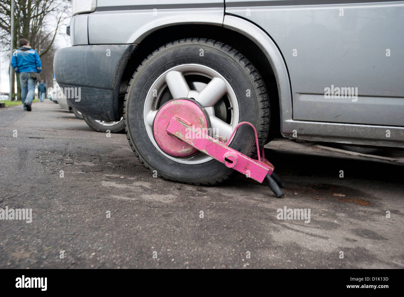 Tyre clamp hi-res stock photography and images - Alamy