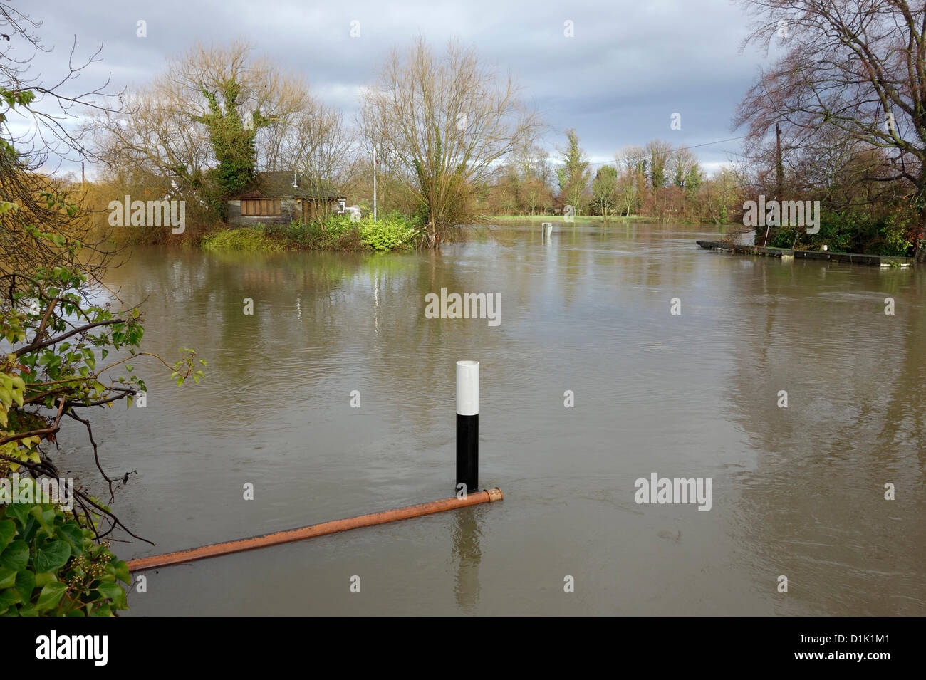 Thames Ditton, UK. 25th Dec, 2012. River Thames flooding at Thames ...