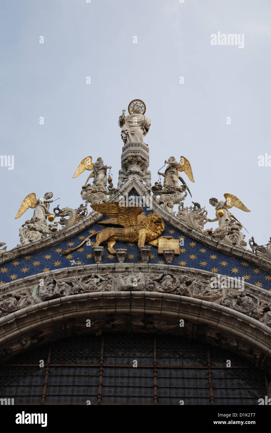 Statue of St Mark and The lion of Venice on St Marks Basilica Stock ...
