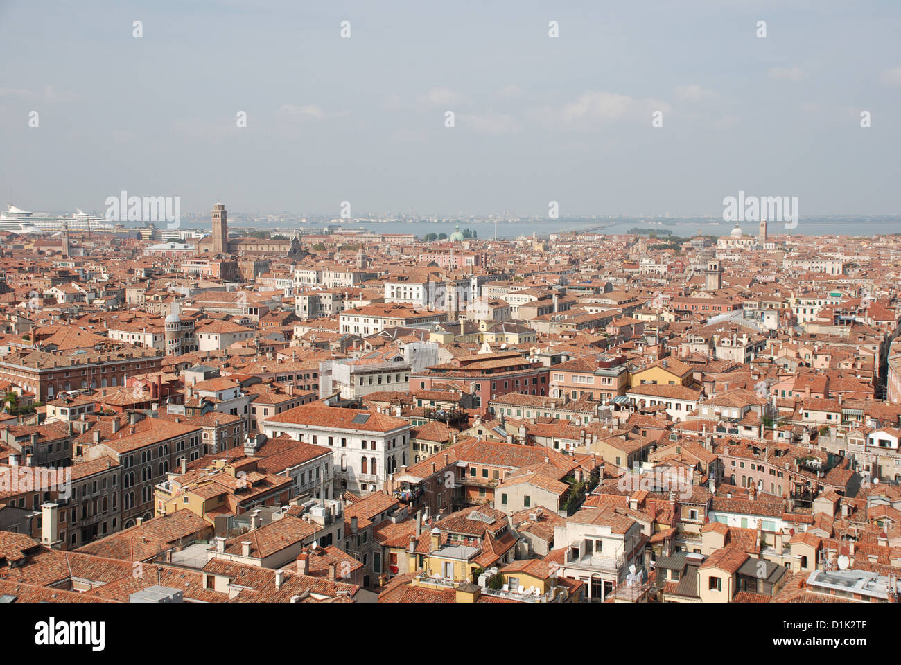 Red rooftops venice italy hi-res stock photography and images - Alamy