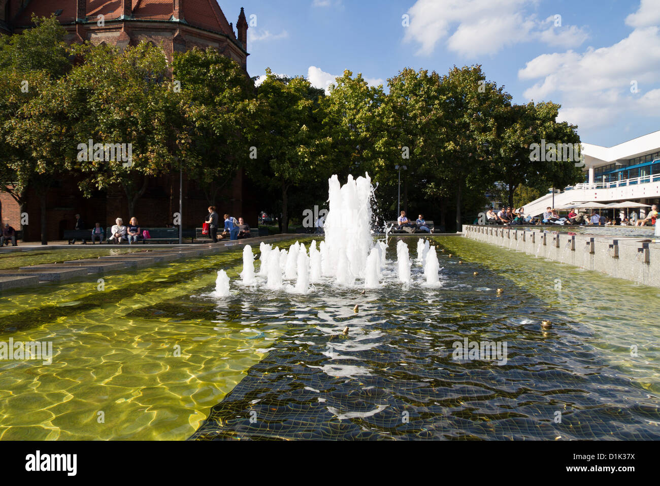 Berlin alexanderplatz fountain hi-res stock photography and images - Alamy