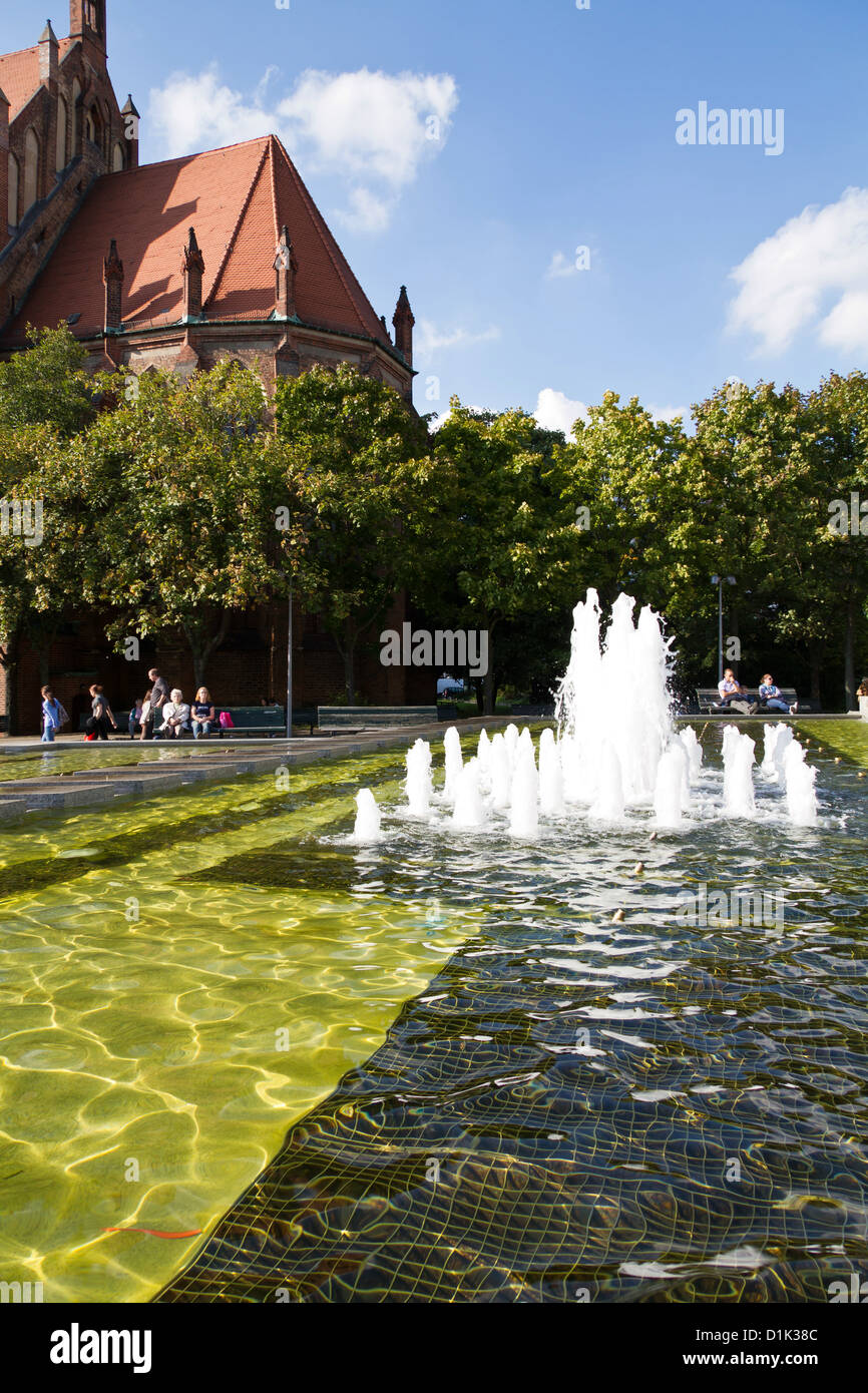 Berlin alexanderplatz fountain hi-res stock photography and images - Alamy