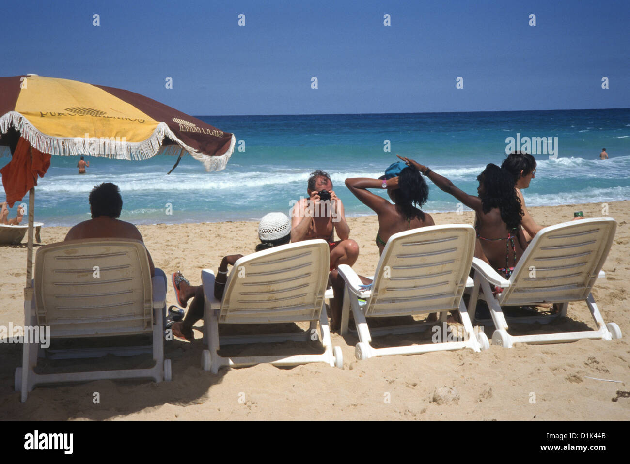 Cuban women on beach hi-res stock photography and images - Alamy