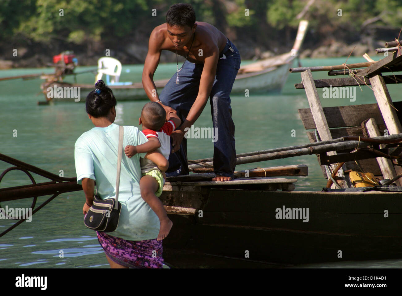 A Moken family, sea gypsies of the Andaman sea in Koh Surin Stock Photo ...