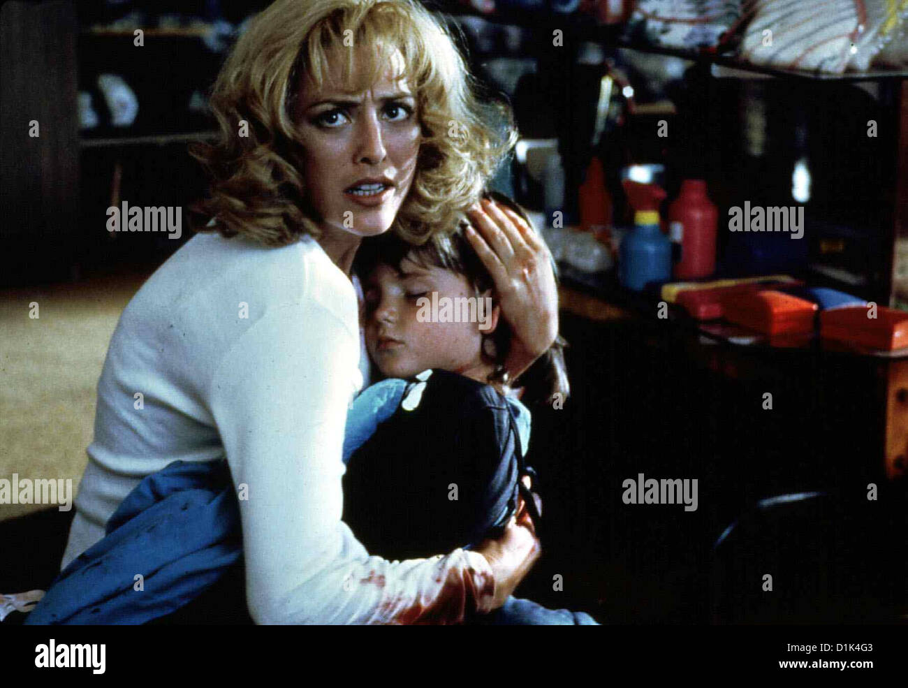 Blue Tiger Blue Tiger Virginia Madsen, Henry Mortensen Beim Einkaufen ...