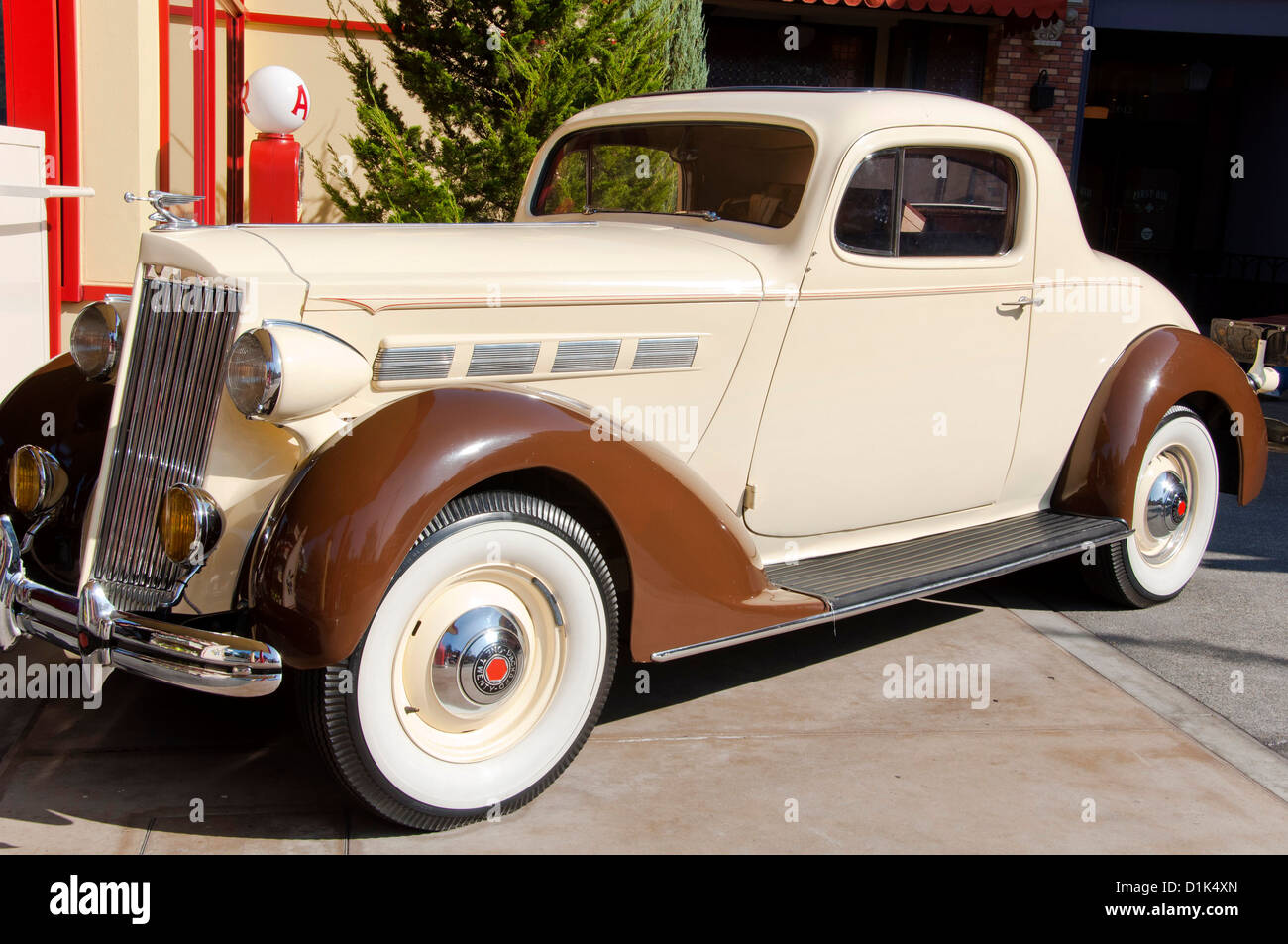 Vintage car at Disney California Adventure Park Stock Photo - Alamy