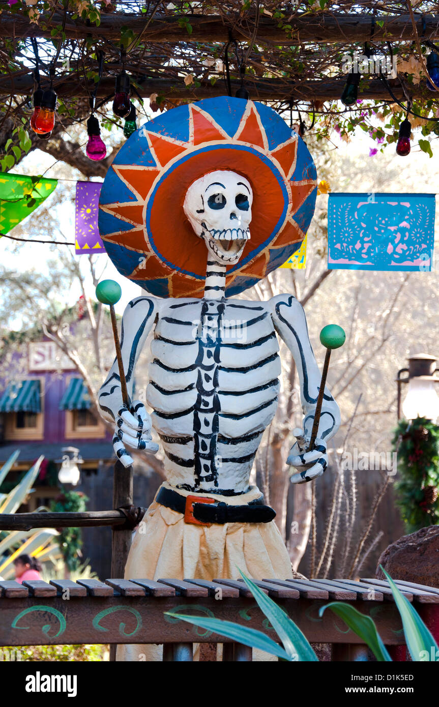 Skeleton folk art hi-res stock photography and images - Alamy