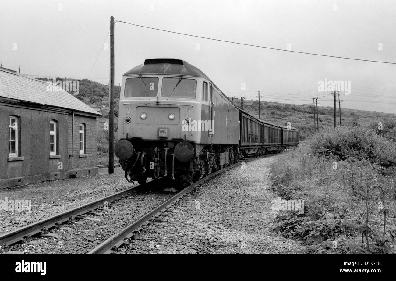 Class 47 diesel locomotive No. 47286 heading a train at Drinnick Mill ...