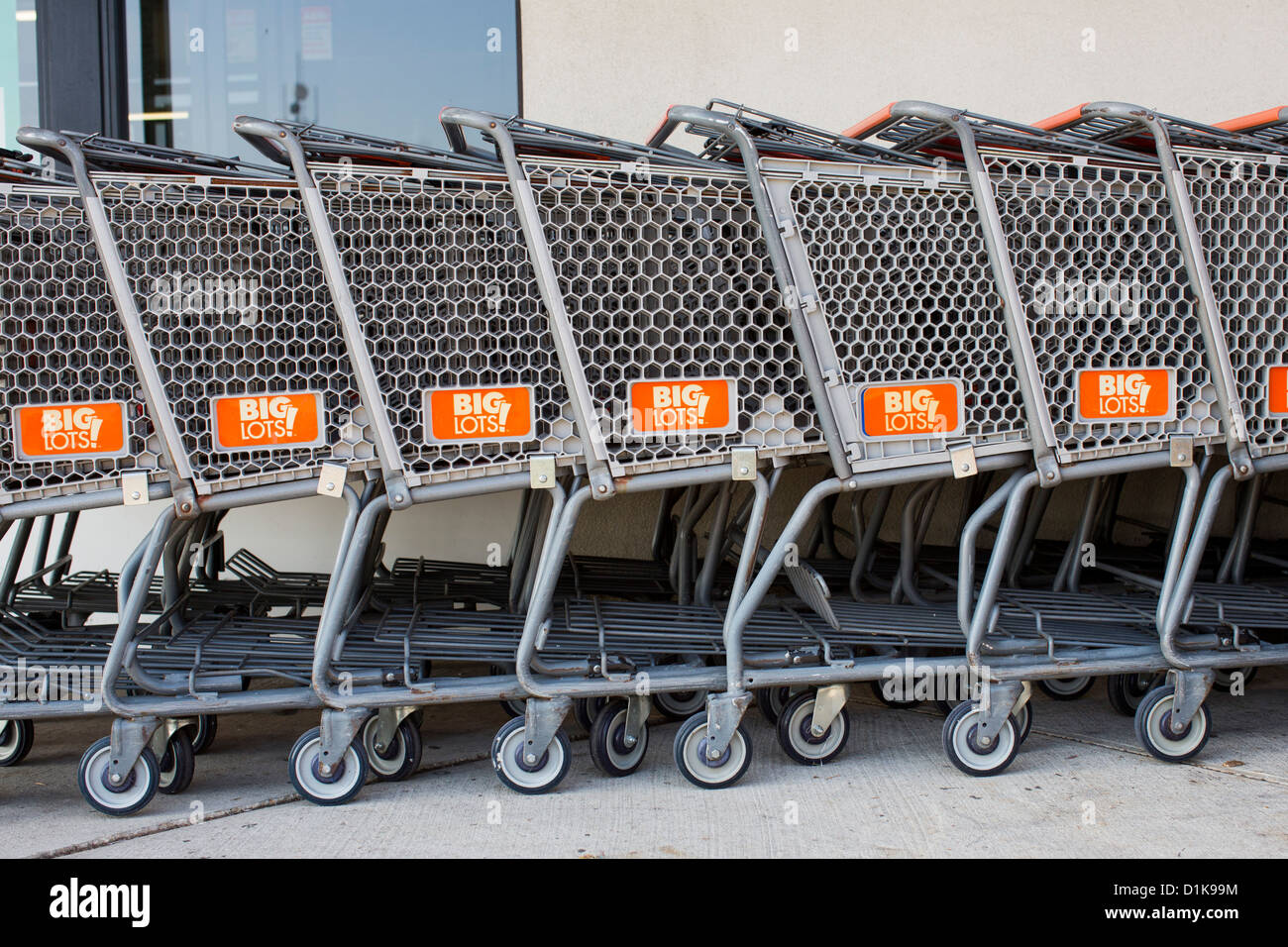 Big lots store store hi-res stock photography and images - Alamy