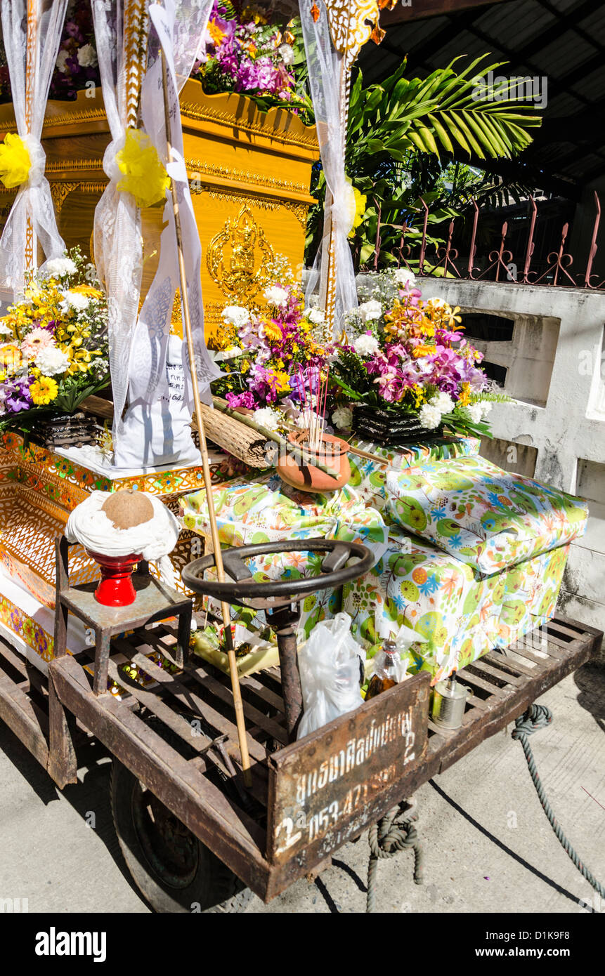 Buddhist funeral hi-res stock photography and images - Alamy